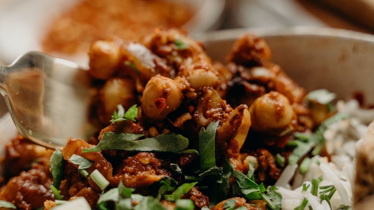 The Benefits of Using Indian Tiffin Service for Your Daily Meals